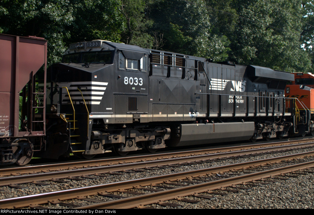 NS ES44AC 8033 trails third out on K040-05